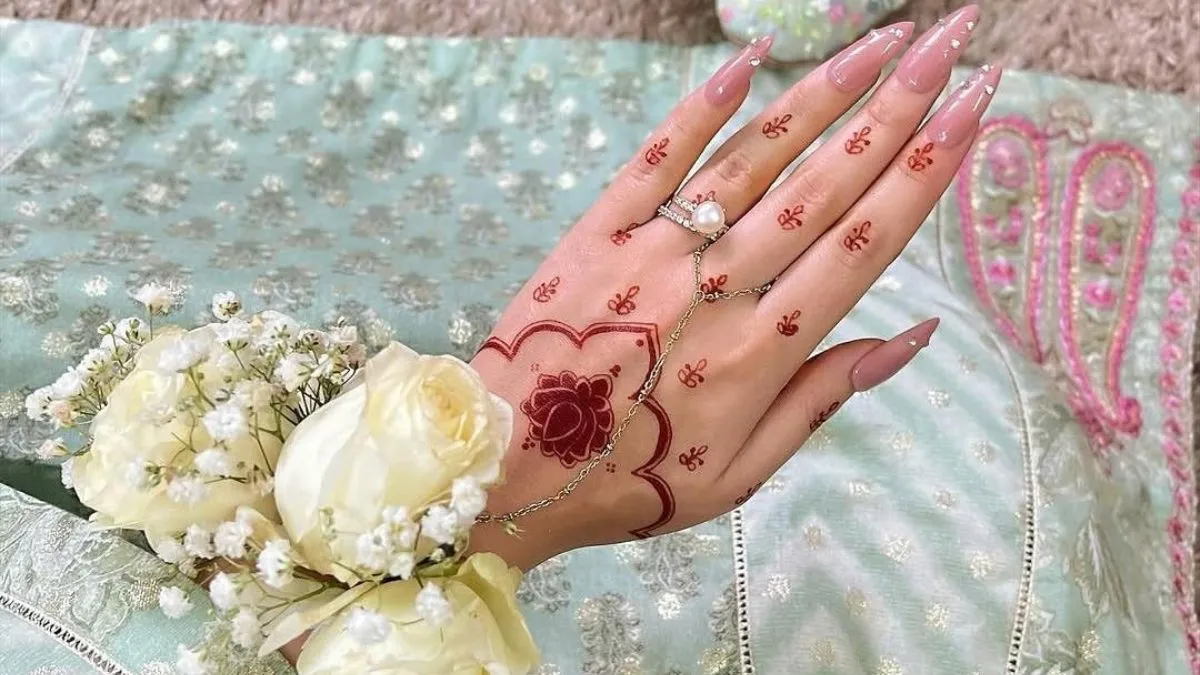 Best Minimal Mehndi Designs For Brides Who Want Elegance To Rule This ...