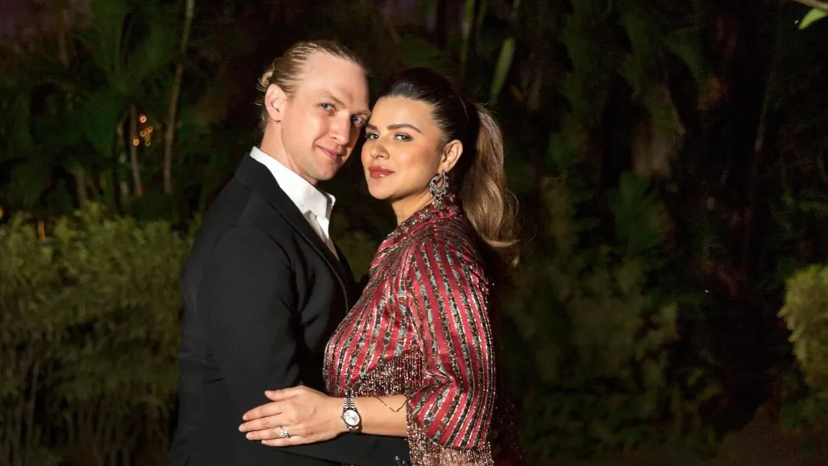 Aashka Goradia Announces Second Pregnancy With Husband Brent Goble On ...