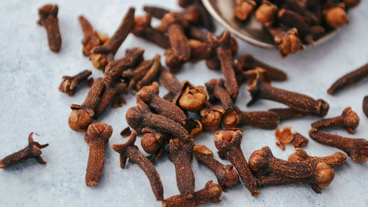 5 Ways You Can Use Clove Smoke To Get Rid Of Negativity