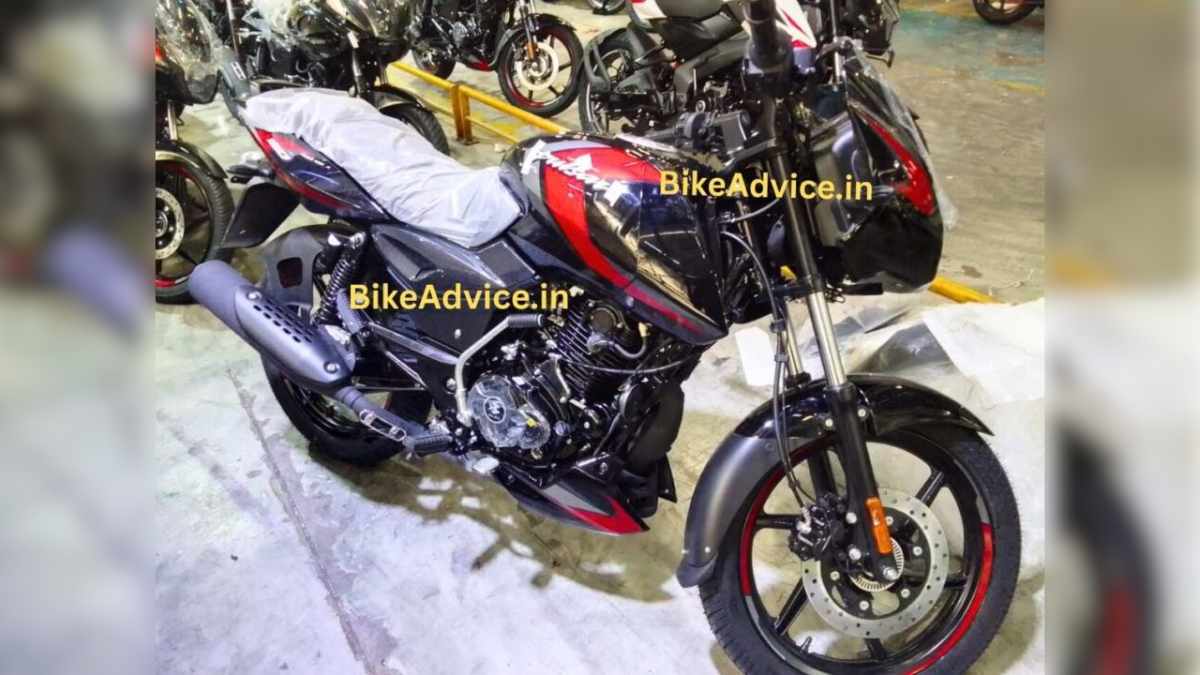 New Bajaj Pulsar 150 Spied Undisguised: Gets New LED Headlights And ...