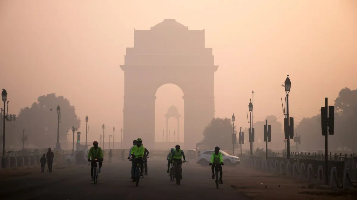 Delhi Weather Today: Dense Fog Blankets National Capital; Visibility ...