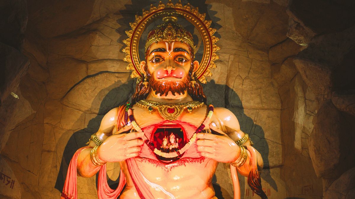 Tamil Hanuman Jayanti 2025: 7 Powerful Lord Hanuman Mantras For ...