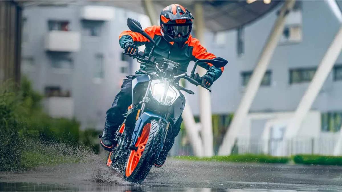 KTM Duke New Top Variant Launched At Rs 1.79 Lakh; Gets TFT LCD Display