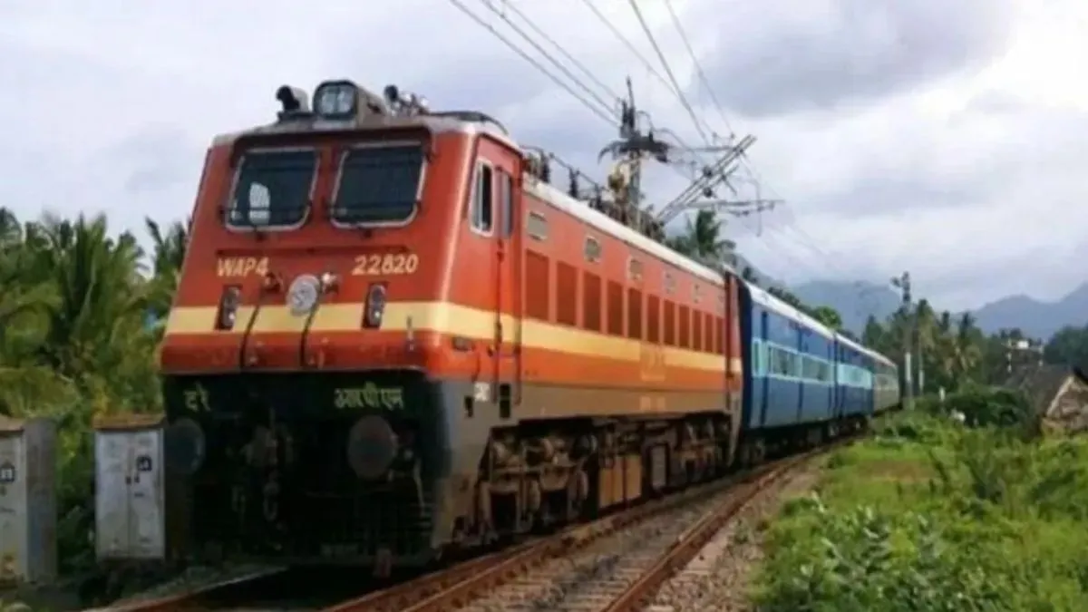 Train Cancellation News: Over 50 Trains Face Delay As Dense Fog ...
