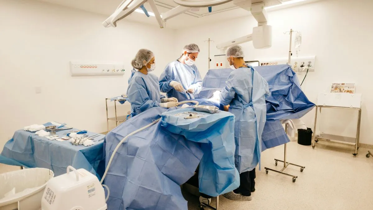 Noida: Surgical Cloth Found Inside Woman’s Abdomen 15 Months After C ...