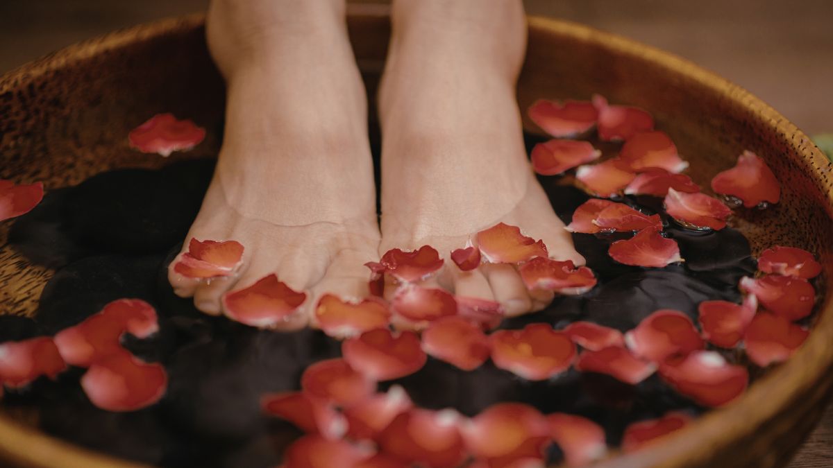 How To Get Rid Of Feet Odour In Winter Using This Simple 2-Ingredient ...