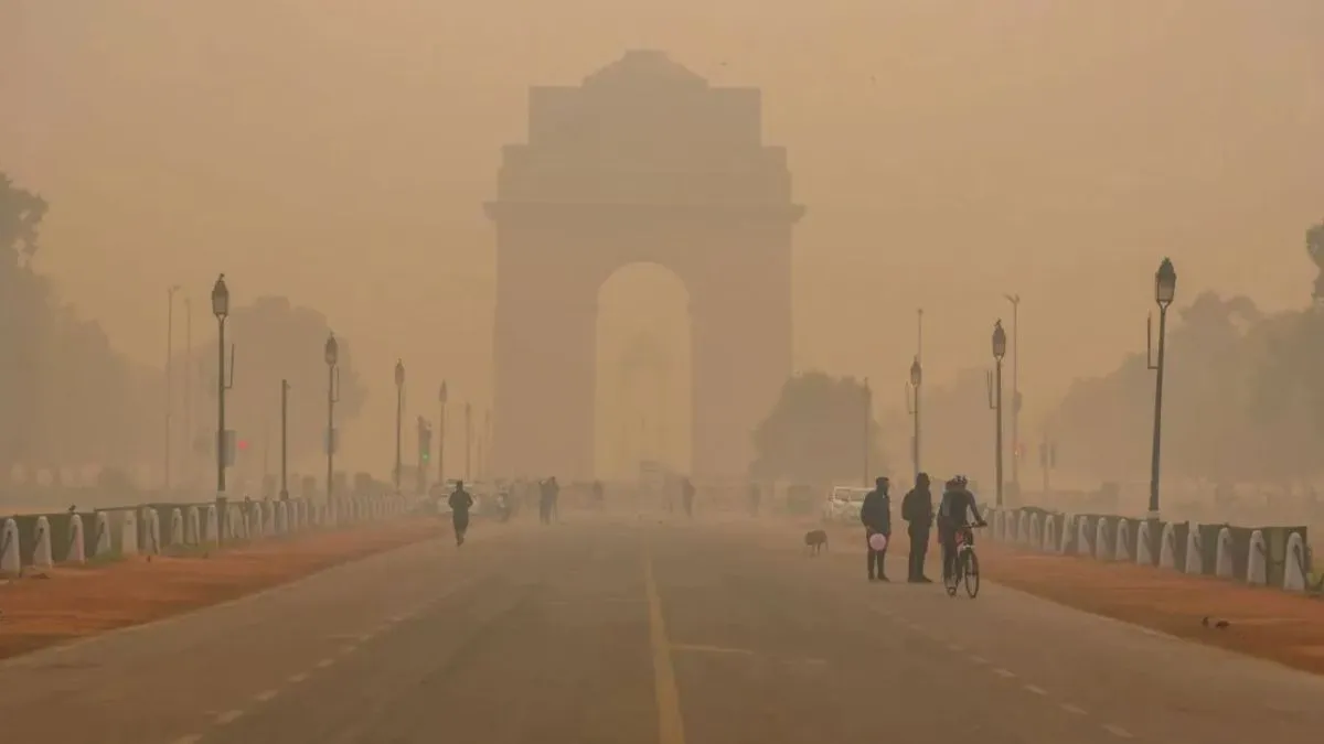 Delhi Weather Update: Capital Wakes Up To Biting Cold, Morning Fog ...