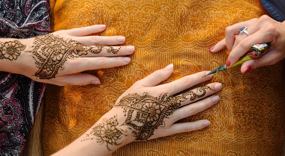 Lohri 2026 Mehendi Designs: Minimal Arabic Mehndi Designs Perfect For ...