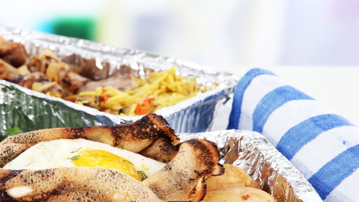 How To Keep Food Warm In Winter: 5 Kitchen Hacks That Actually Work