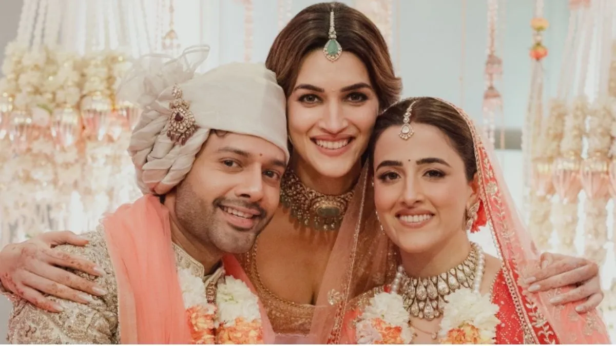Kriti Sanon Gets Emotional As Sister Nupur Sanon Ties The Knot With ...