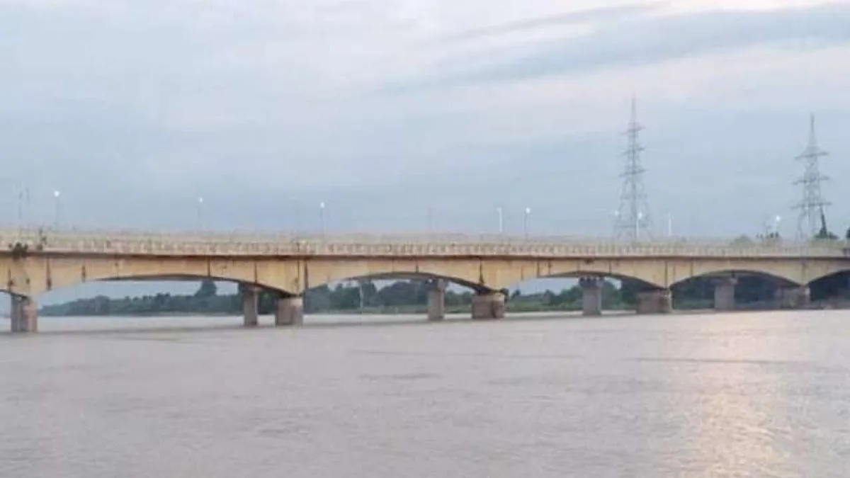 Rapti River Pollution Crisis: Chemical Waste Turns Water Black In ...