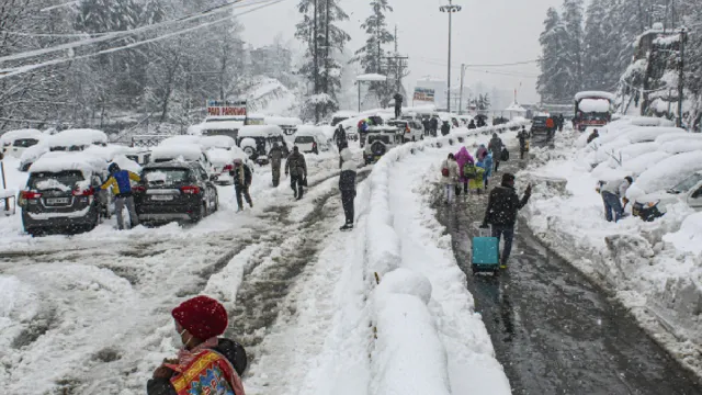 Himachal Snowfall In Photos: Manali, Rohtang Covered In White As Heavy ...