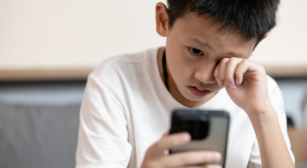 5 Early Signs Of Digital Addiction Parents Should Not Ignore, Expert ...