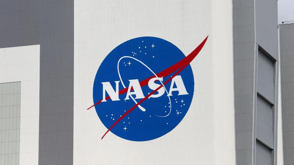 NASA Astronauts To Carry iPhones On Artemis II And ISS Missions ...
