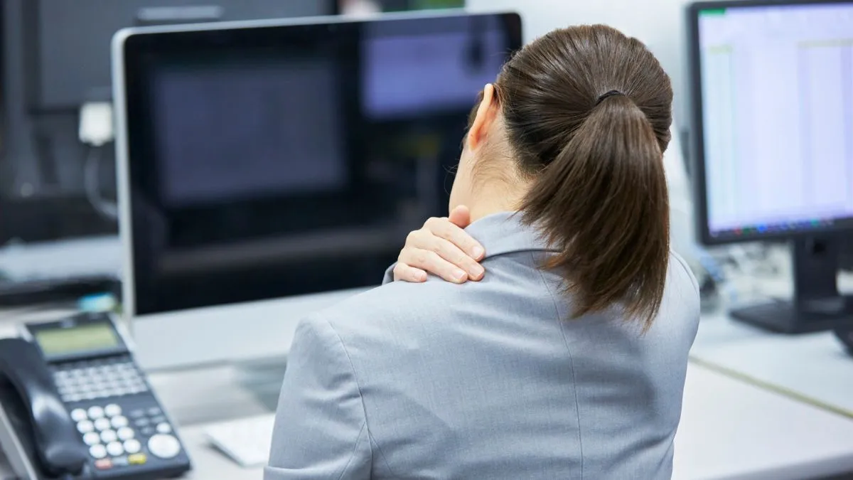 ‘Tech Neck’ Is Becoming A Workplace Epidemic; Expert Explains How ...