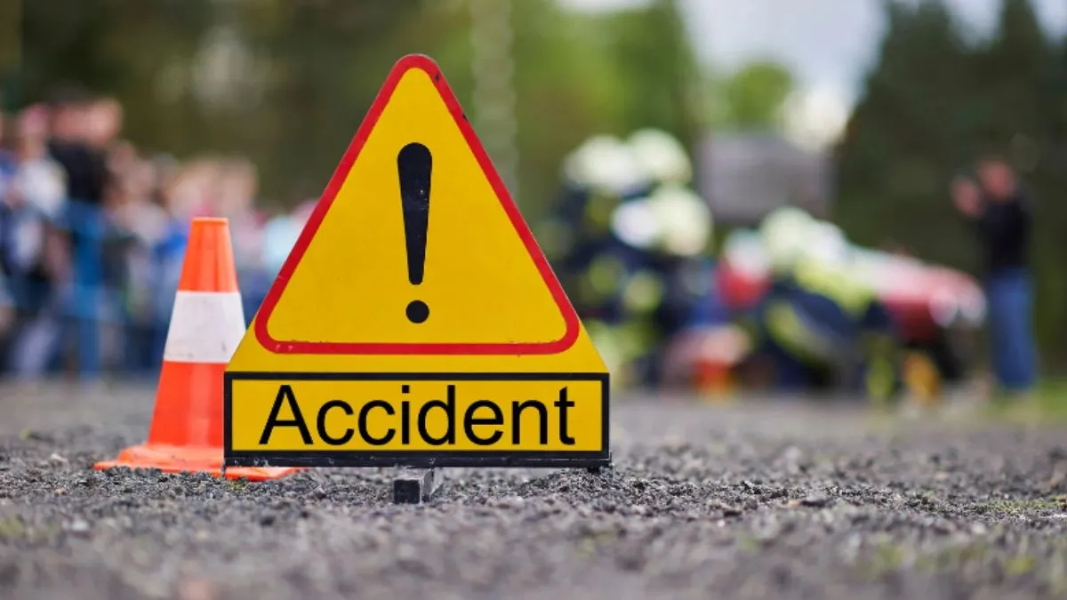 Gujarat: Two Killed As SUV Carrying 677 Alcohol Bottles Crashes Into ...