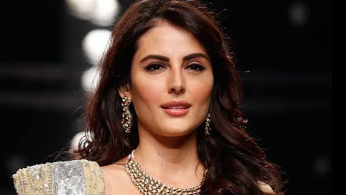 Iranian Bollywood Actress Mandana Karimi Announces Exit From India Amid ...