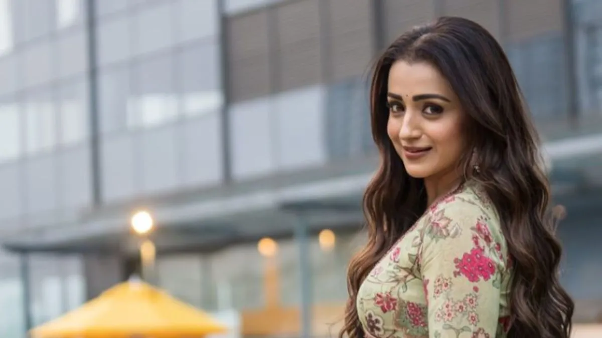 Trisha Krishnan Dodges Media Questions At Airport After Attending ...