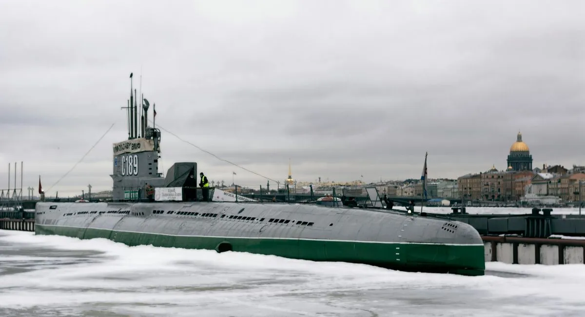 UK Deploys Submarine With Tomahawk Missiles Near Strait Of Hormuz Amid ...