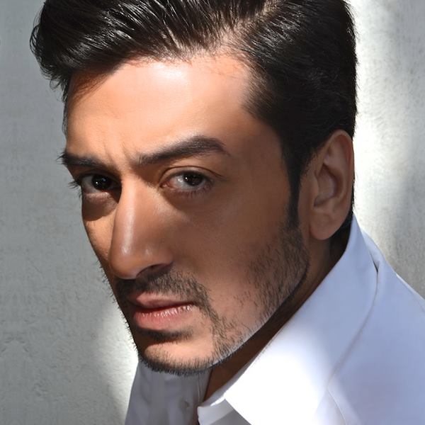 Meet Dhurandhar 2 Actor Mashhoor Amrohi Going Viral For Uncanny ...
