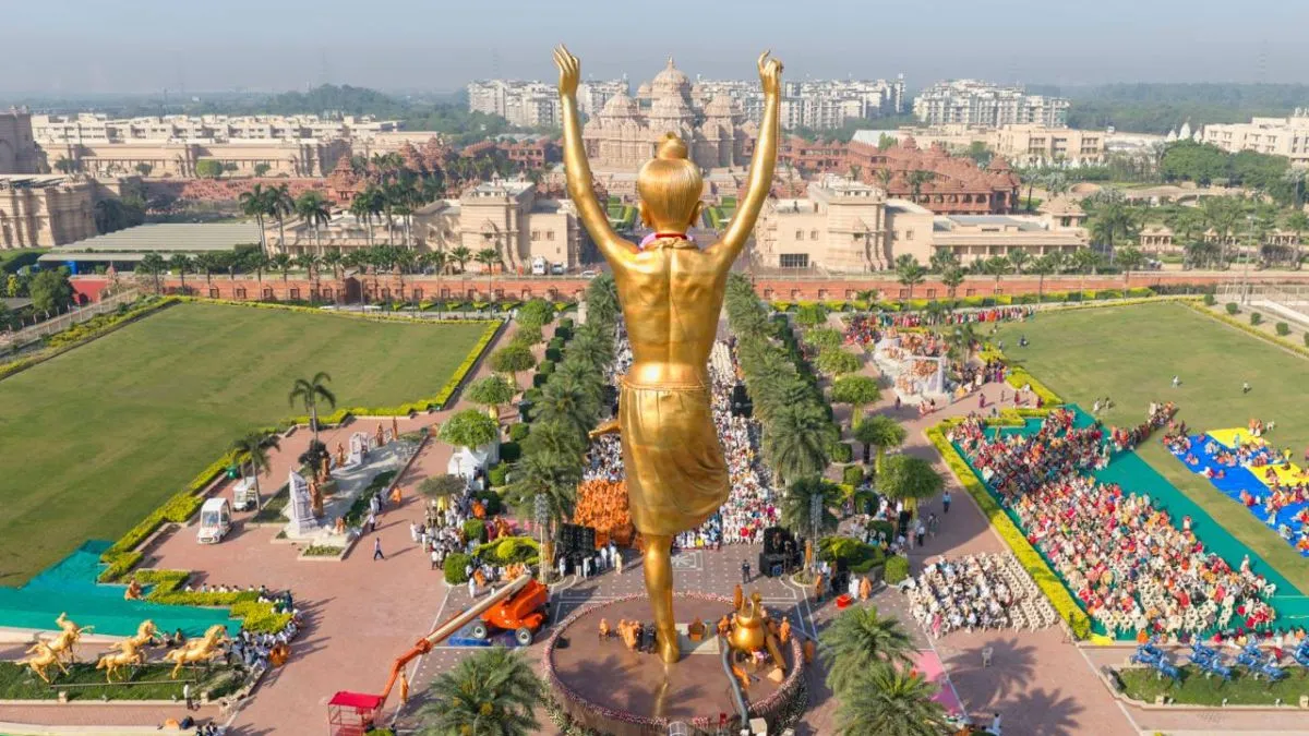 Divine Grandeur: 108-Foot Neelkanth Varni Murti Consecrated At New ...