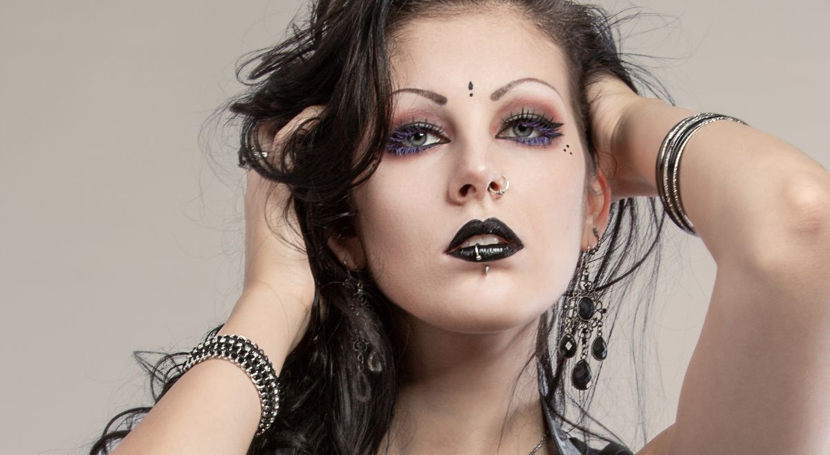 Easy DIY Hacks To Create Different Eyeliner Styles At Home