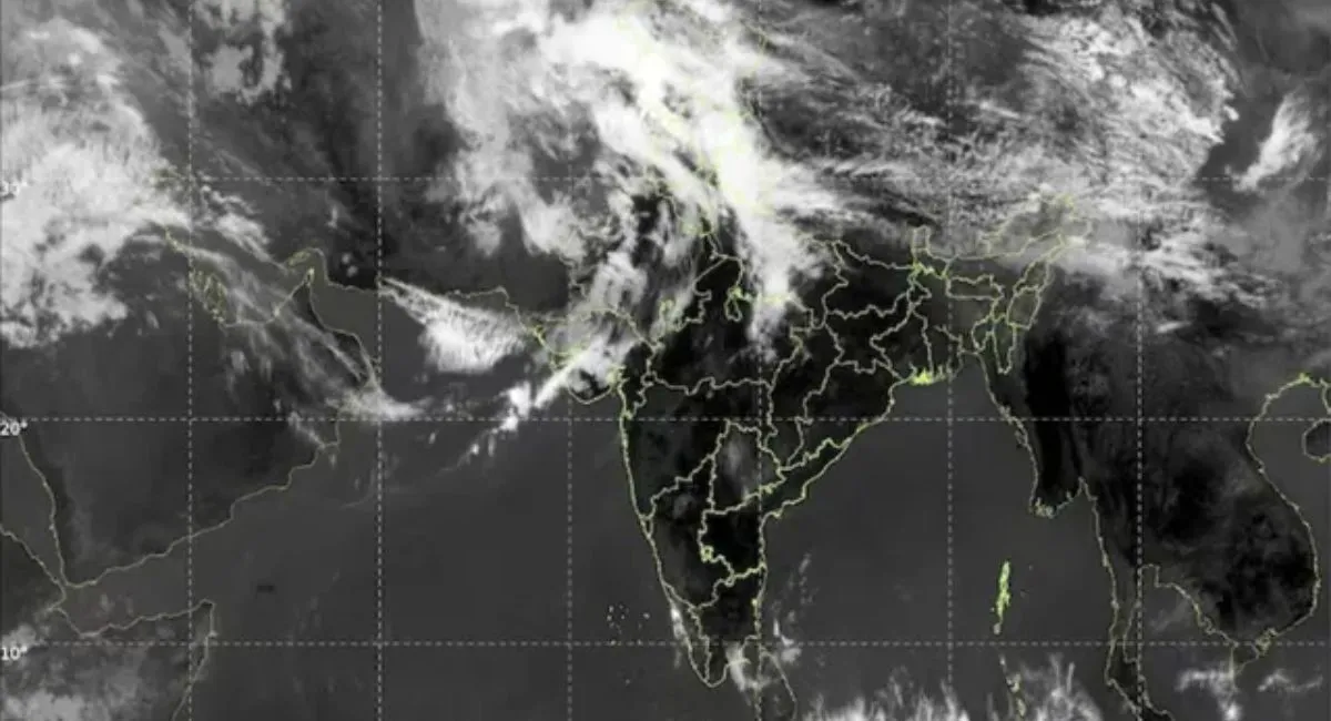 Weather Alert: Satellite Captures 1000 KM Cloud Over India-Pakistan ...