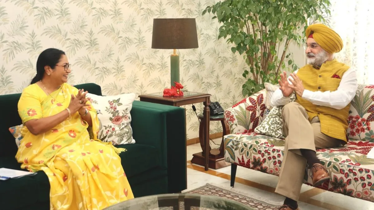 Delhi CM Rekha Gupta Meets LG, Reviews Water And Electricity ...