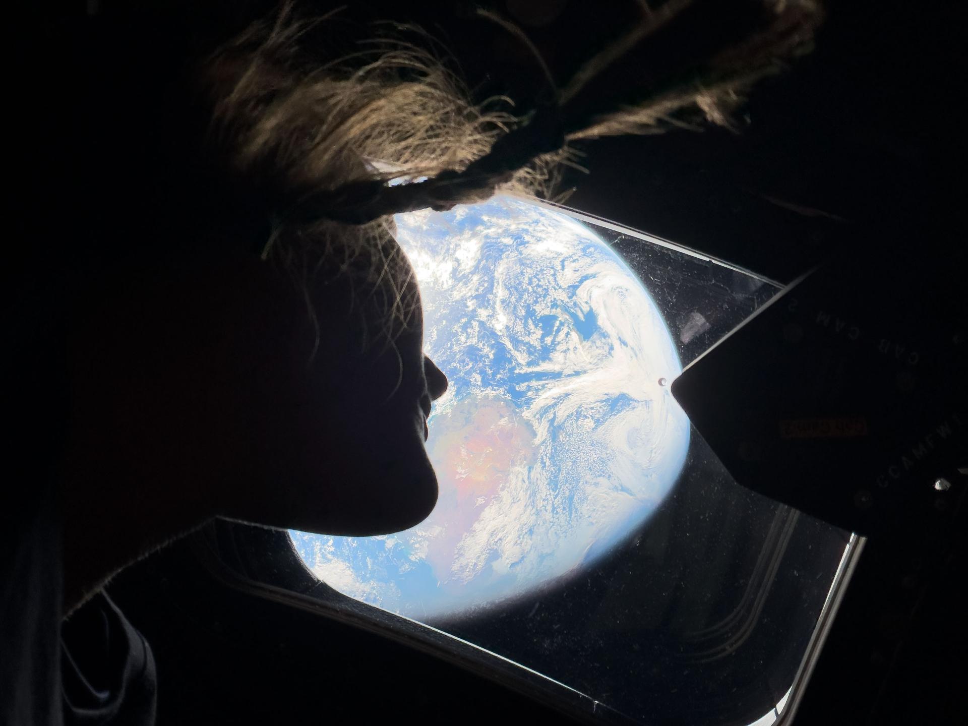 Artemis II Mission Update 2026: iPhone 17 Pro Max Reaches Space, Crew ...
