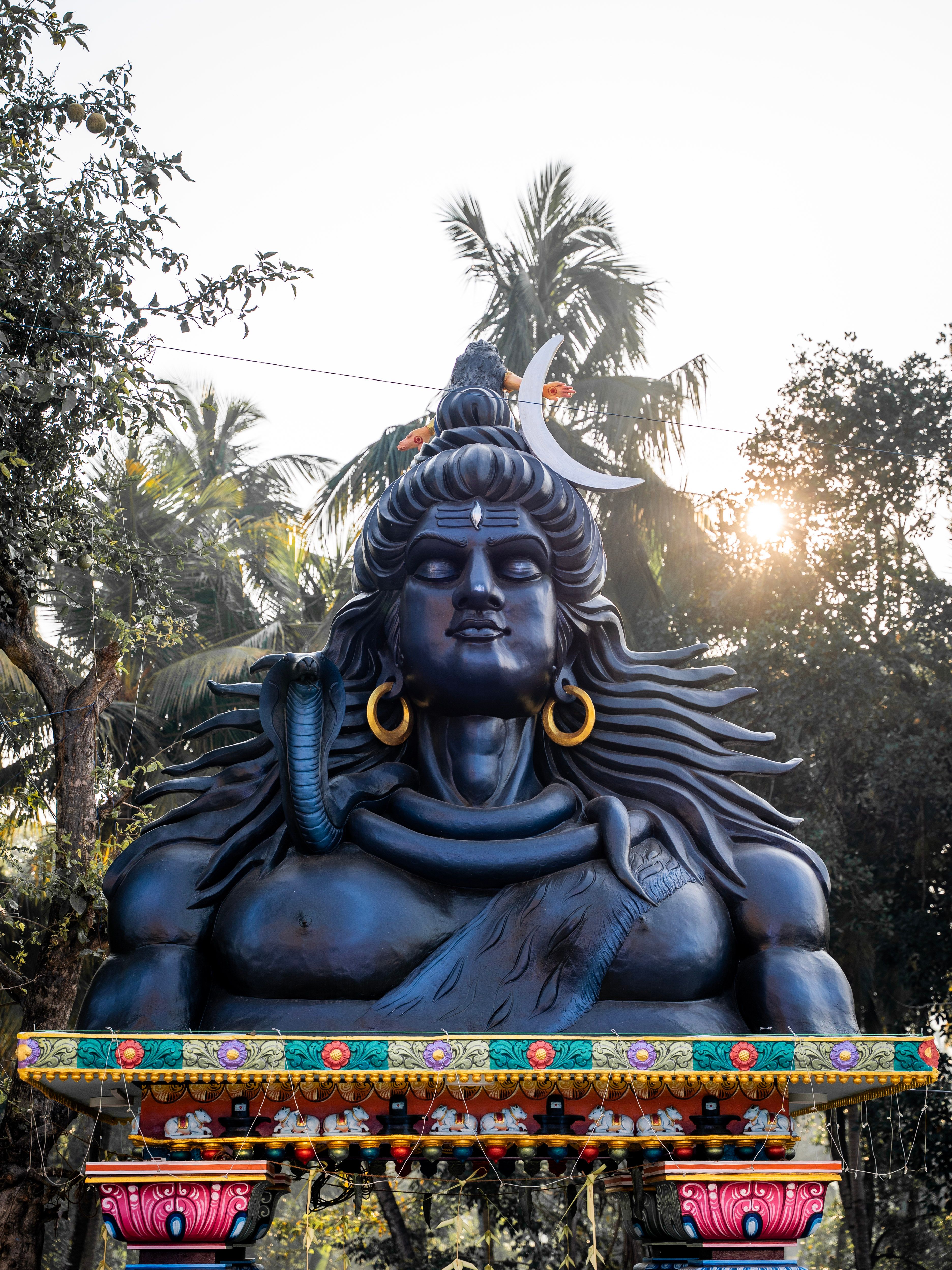 Why Does Lord Shiva Wear The Crescent Moon? What Is The Spiritual ...