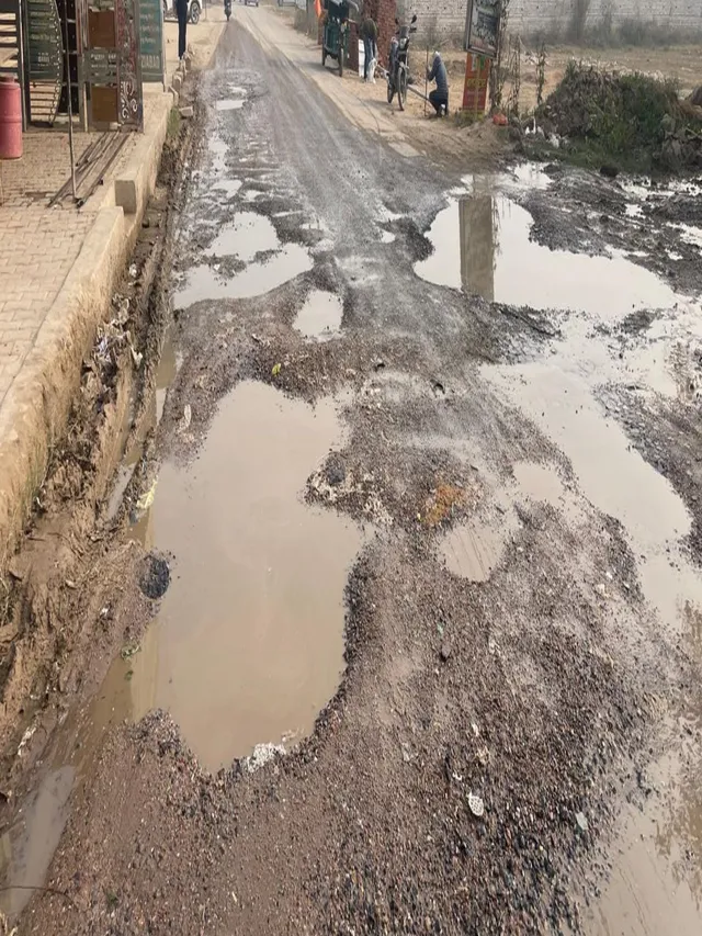 Ghaziabad: Protest Erupts Over Dilapidated Hum-Tum Road, Traffic ...