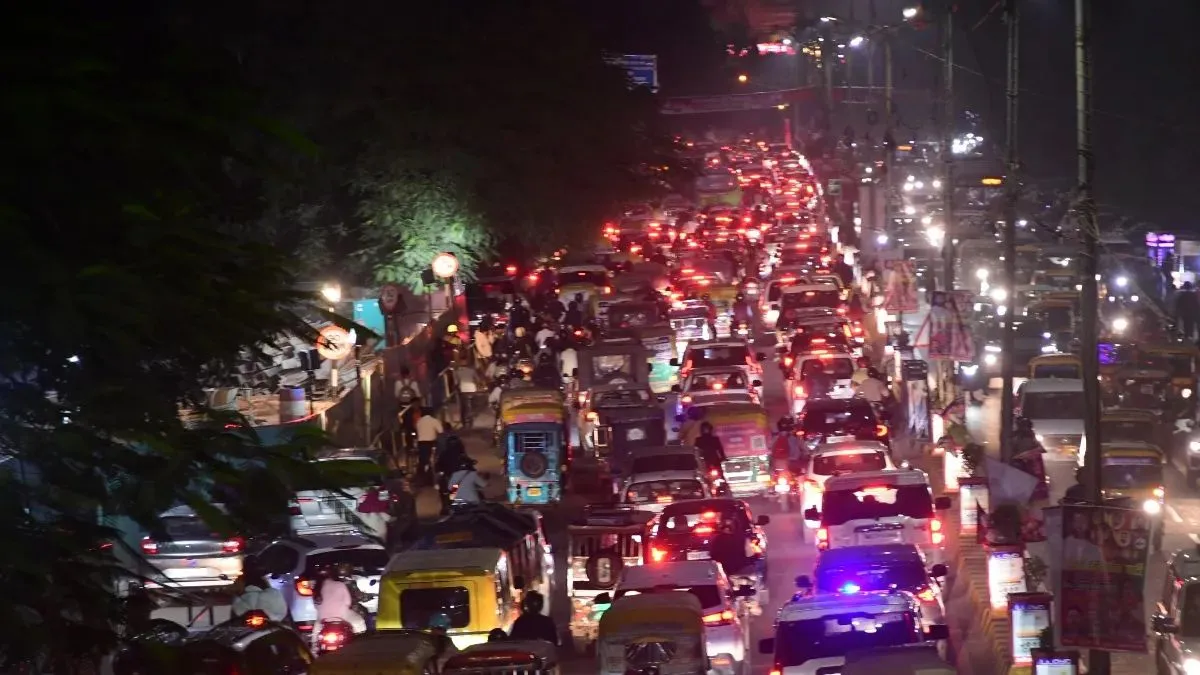 Patna Traffic Police Bans Parking On Key Routes, Activates 3,300 CCTV ...