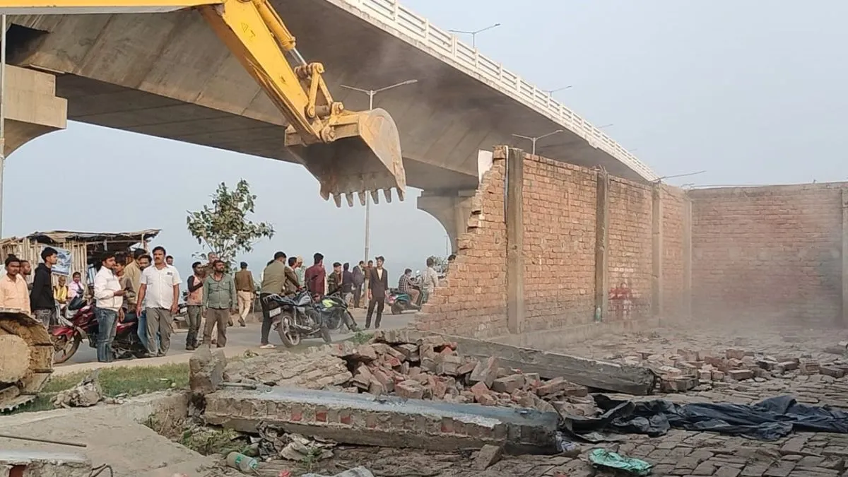 Patna Launches Major Anti-Encroachment Drive For 7.8 km Ganga Road ...