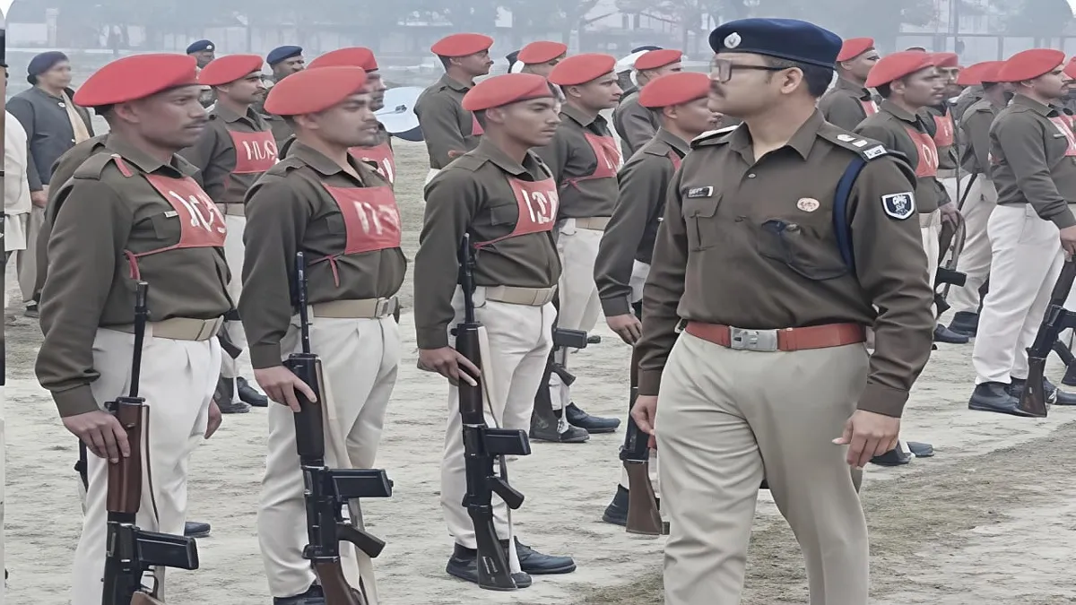 Muzaffarpur SSP Inspects Weekly Police Parade, Warns Against Indiscipline