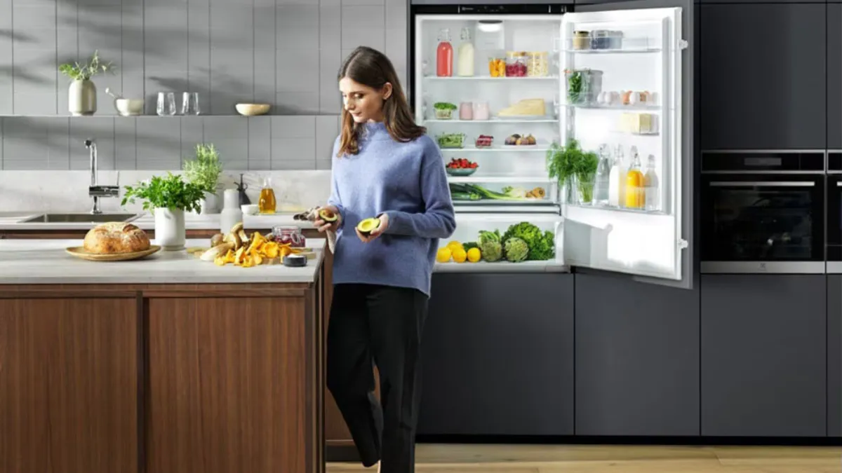 How Does a Smart Refrigerator Keep Food Fresh Longer? A Quick Look at ...