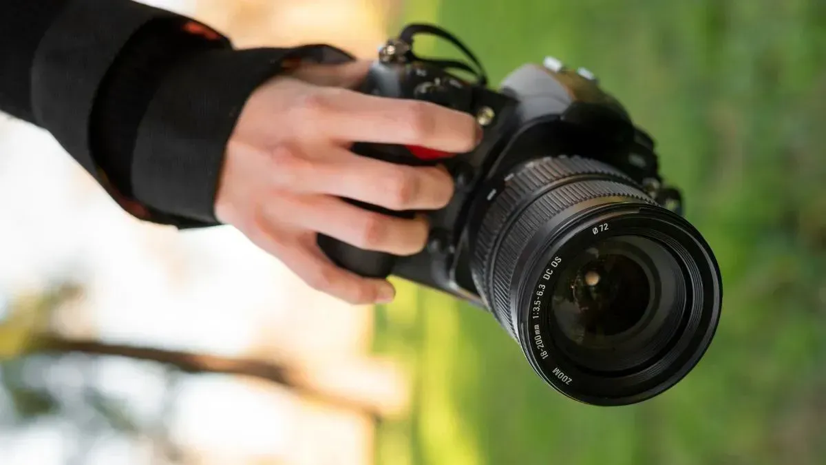 Which Brand Offers a Wider Range of DSLR Cameras: Sony or Canon?