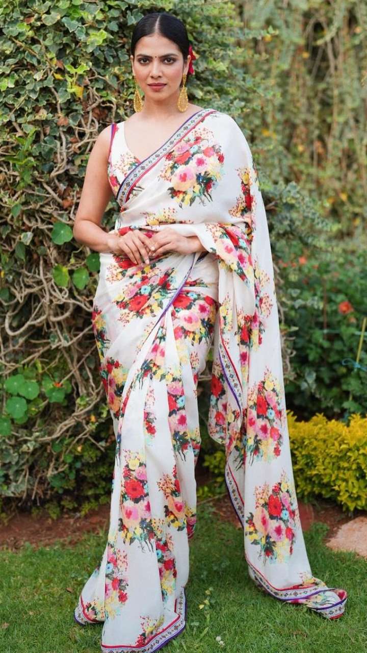 6 Lightweight & Stylish Sarees By Malvika Mohanan For Monsoon