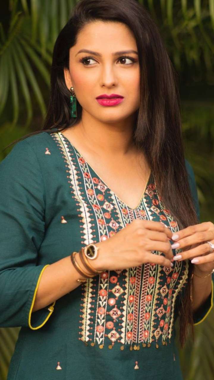 6 Stunning Suits By Rucha Hasabnis For Young Moms