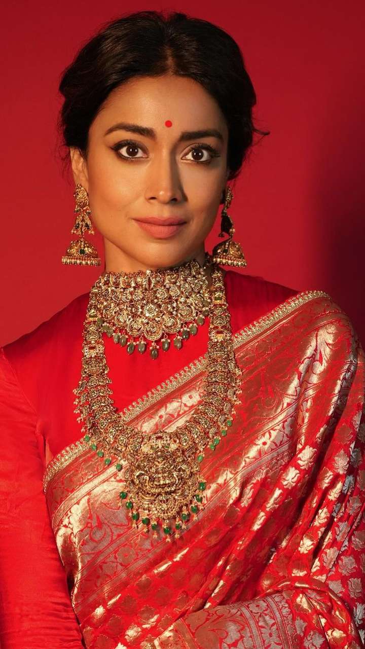 Shriya Saran’s Beautiful Contrasting Saree Blouse Looks For Festive Season