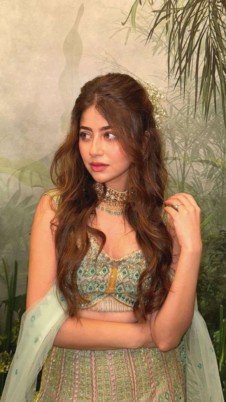 Aditi Bhatia's 5 Modern Lehenga Blouse Designs For Bridesmaid
