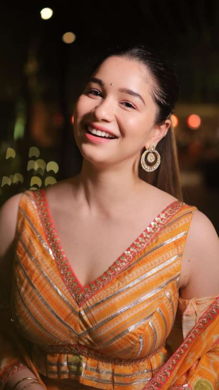 Sara Tendulkar's Ethnic Looks For Ganesh Chaturthi 2024