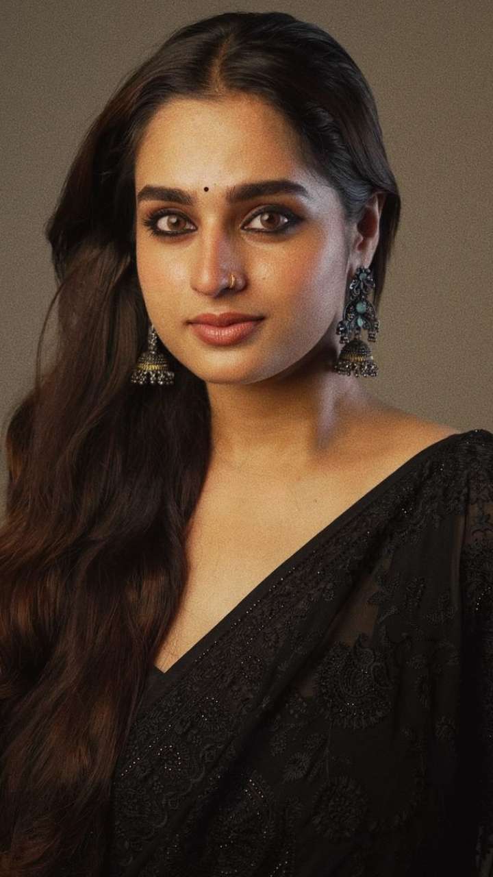 5 Bold & Subtle Eye-Makeup By Ayesha Khan For Saree Look