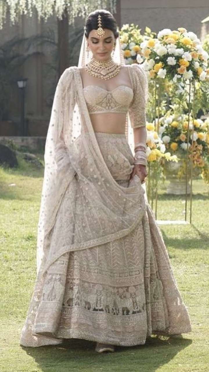 Diana Penty Inspired Glamorous Shimmer Lehenga Looks For Roka Ceremony