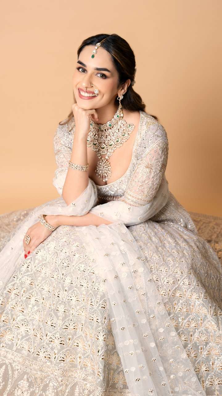 6 Sassy Lehenga Blouses By Manushi Chillar For Bridesmaids