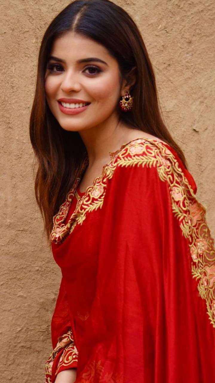 Punjabi Actress Geet Goraaya’s Beautiful Suit Sets for Young Girls