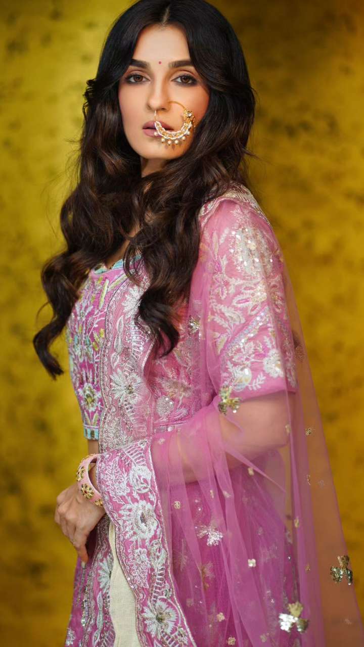 Shiny Doshi's Glamorous Festive Looks For Newlyweds To Slay