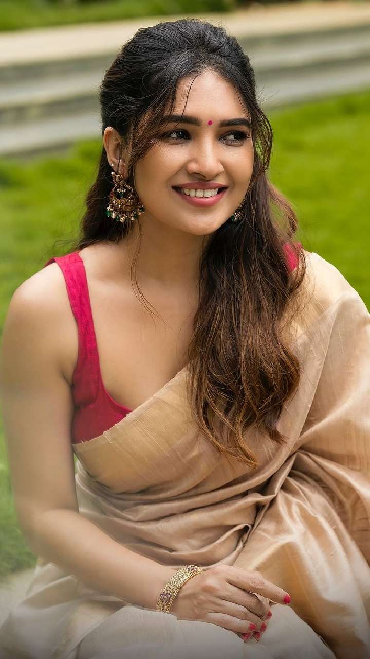 Vani Bhojan In Half Saree Queen Of Angels | Vani Bhojan In Beautiful