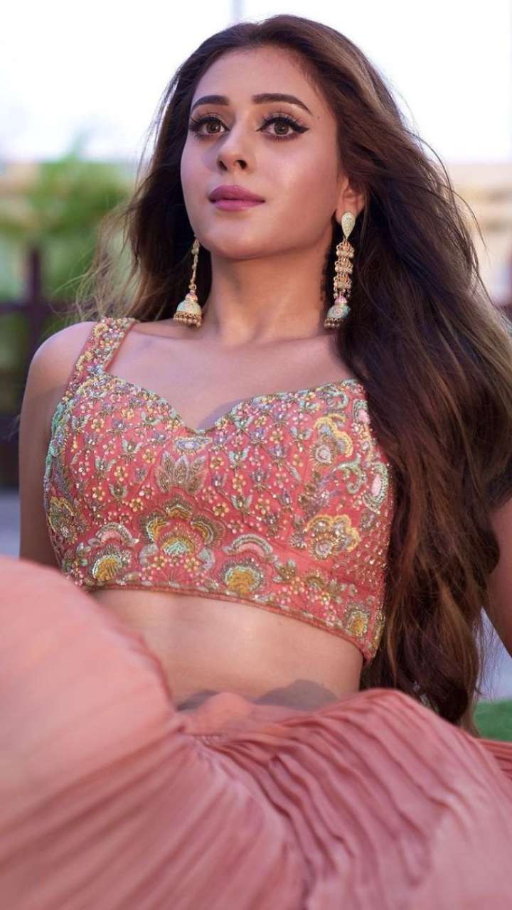 5 Stunning Lehenga Blouse Designs By Hiba Nawab For Sangeet Night