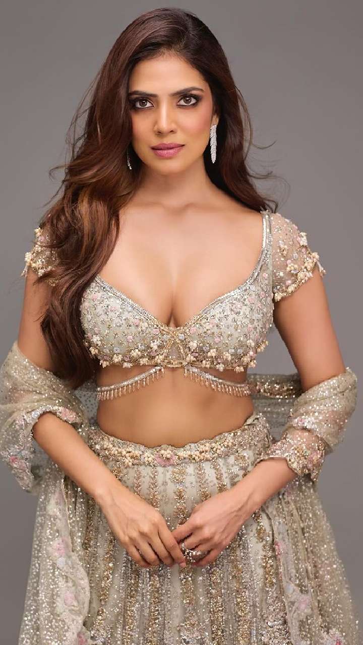 Malavika mohanan store