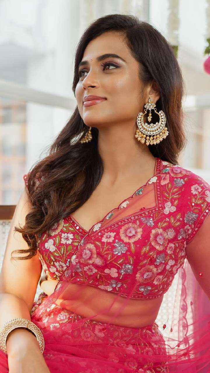 South Actress Ramaya Pandian's 8 Traditional Earrings For Ethnic Looks